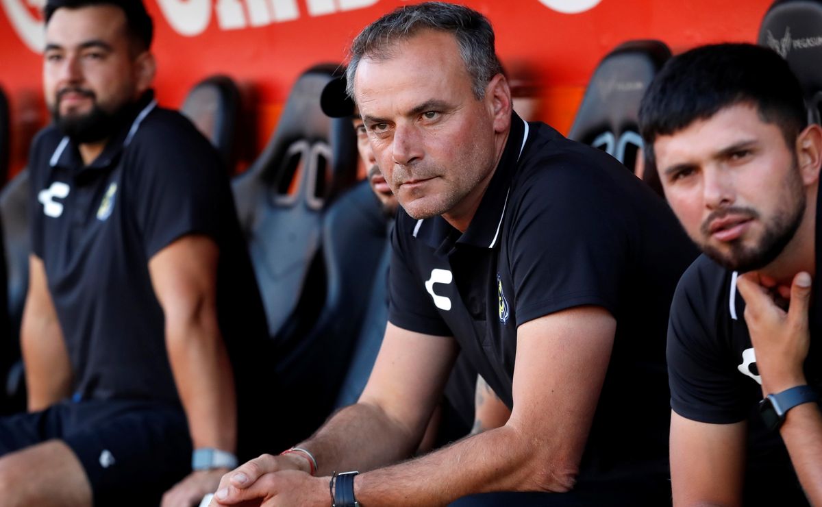 Everton vence a UC con el DT más joven de Primera División - RedGol