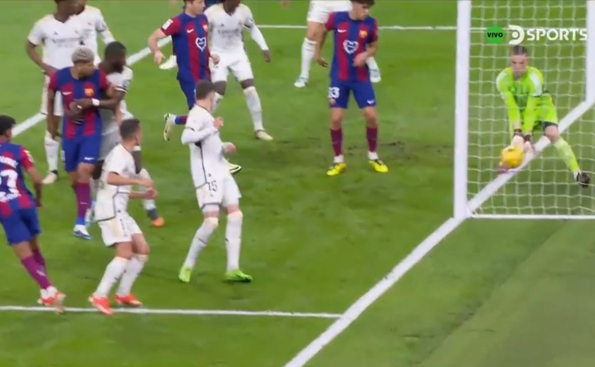 Real Madrid vs Barcelona: Polémica por no actuación del VAR - RedGol