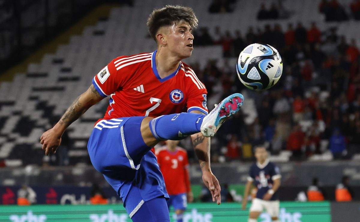 Maxi Guerrero revela que todos son buena onda y humildes en La Roja