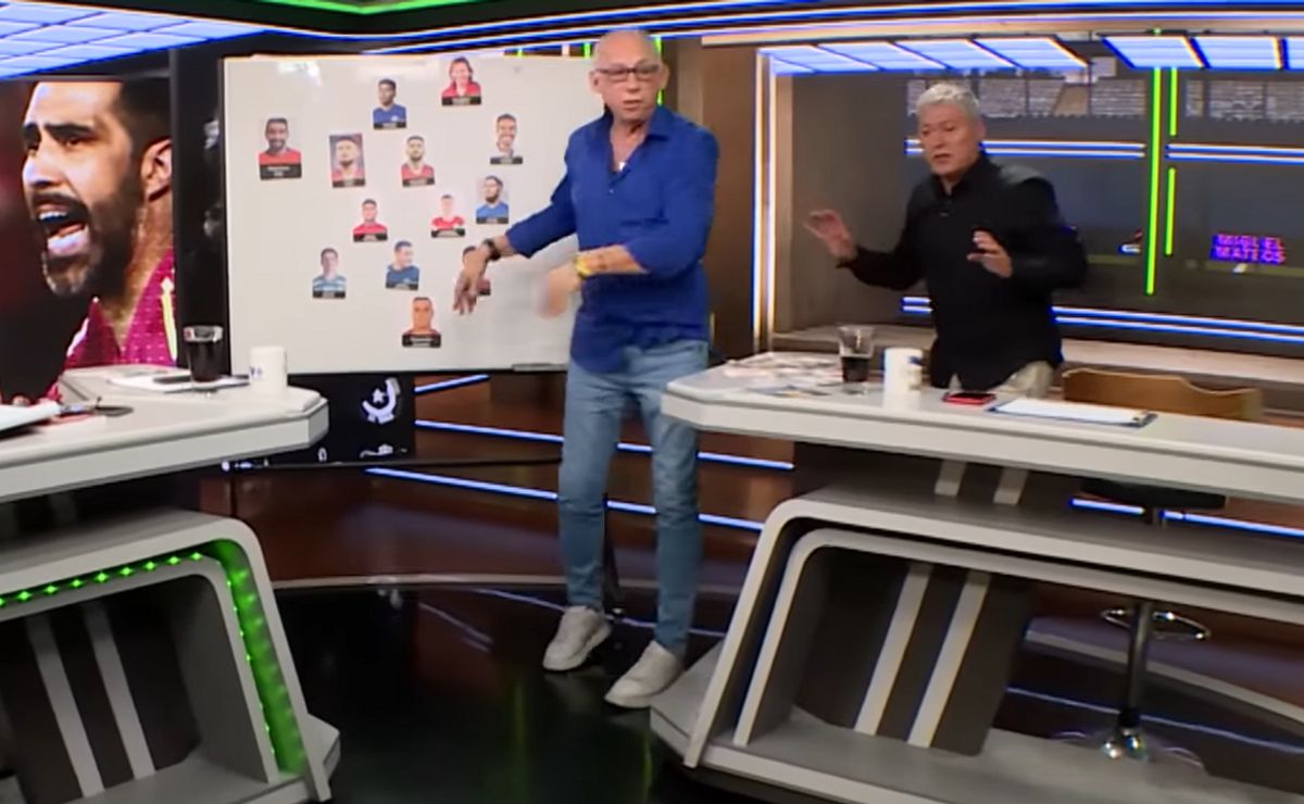 Feroz parada de carros de Pato Yáñez a Mauricio Israel por Darío Osorio