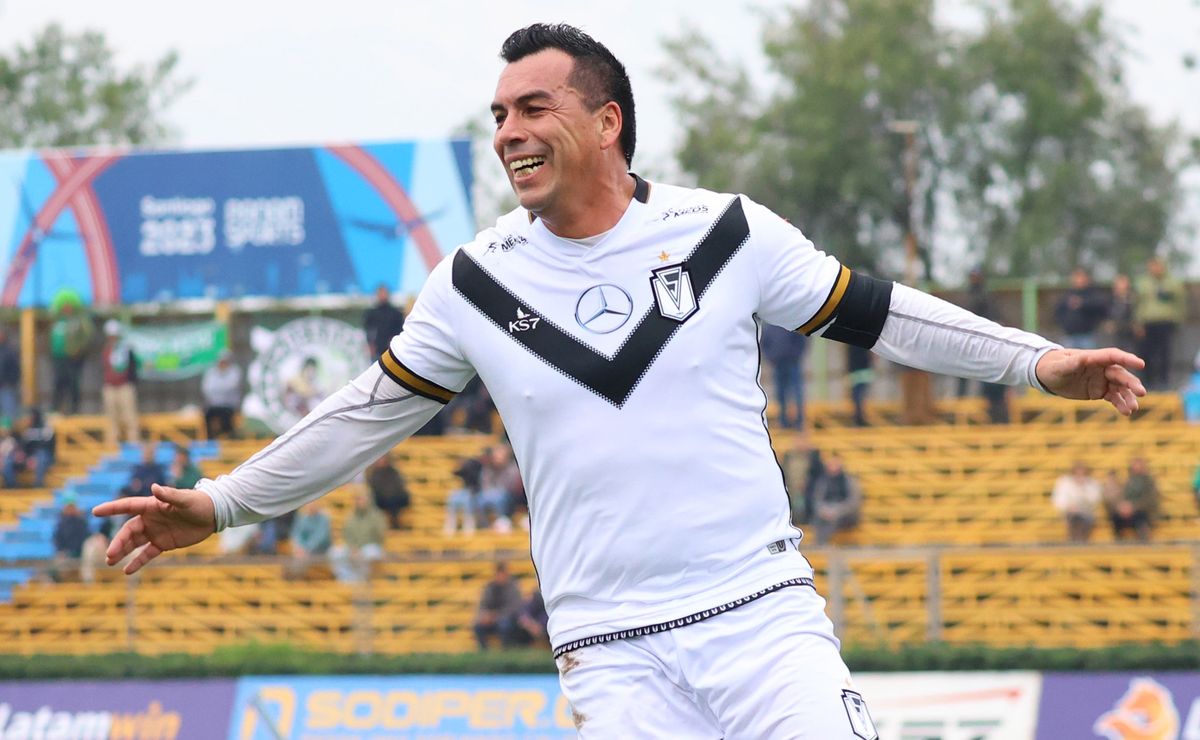 Esteban Paredes va por otro colosal récord goleador del fútbol chileno