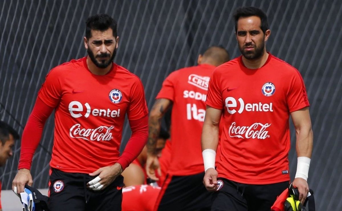 Johnny Herrera cuenta que fue bocón y por eso Bravo se adueñó del arco de la Roja: "Pasaron la ...