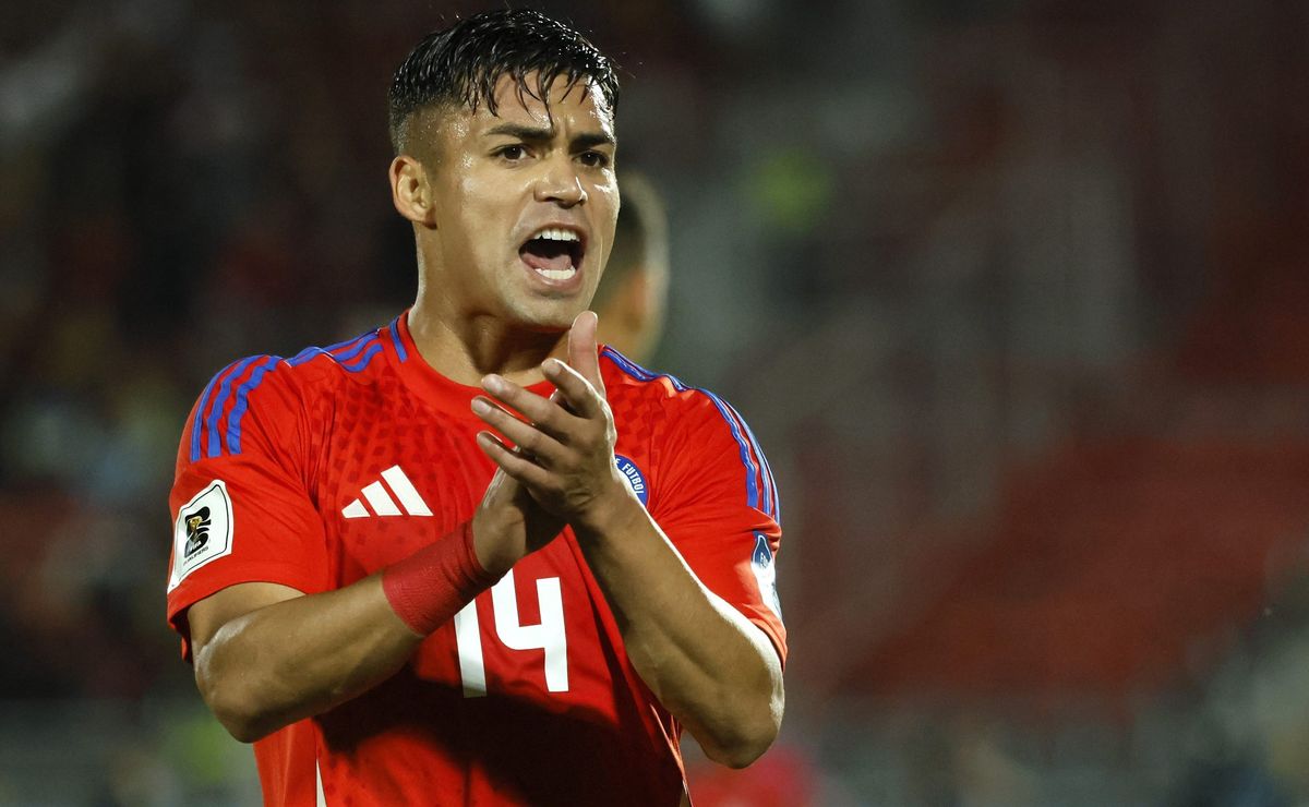 Elogian a Fabián Hormazábal en la Roja: "Sácate a Soteldo del bolsillo"