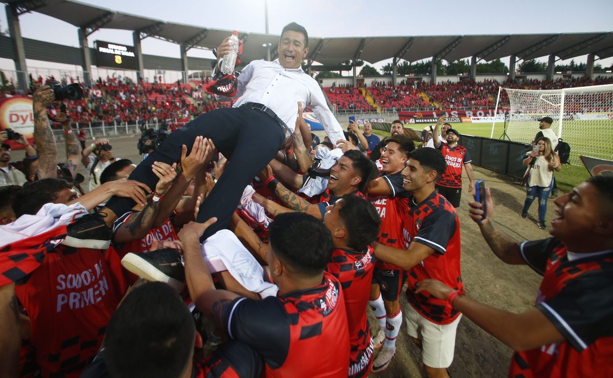 Víctor Rivero agranda su historia como entrenador: ahora es el "Rey del Ascenso" - RedGol