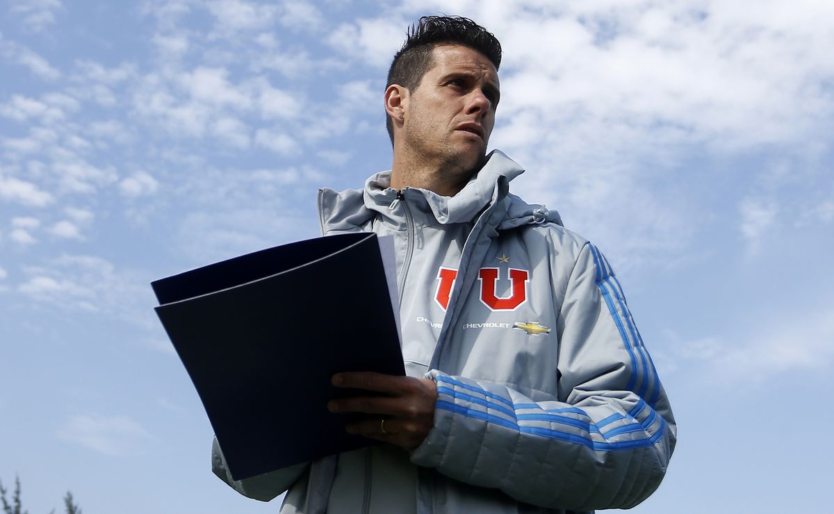 Rivarola duda por los nueve que llegaron como refuerzo a U de Chile