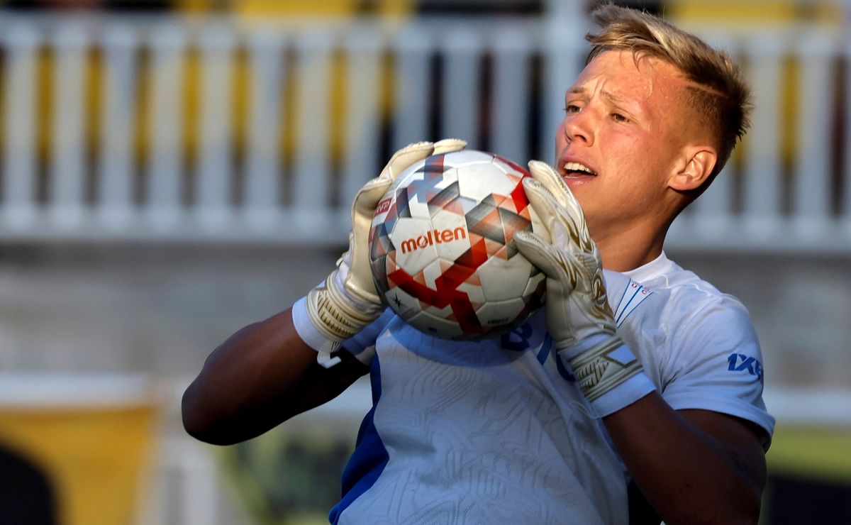 Católica tiene nuevo arquero: Vicente Bernedo y su intensa carrera