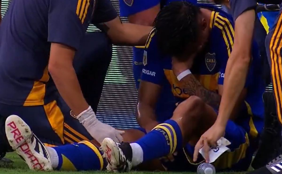 Williams Alarcón se lesiona y sale llorando en Boca Juniors