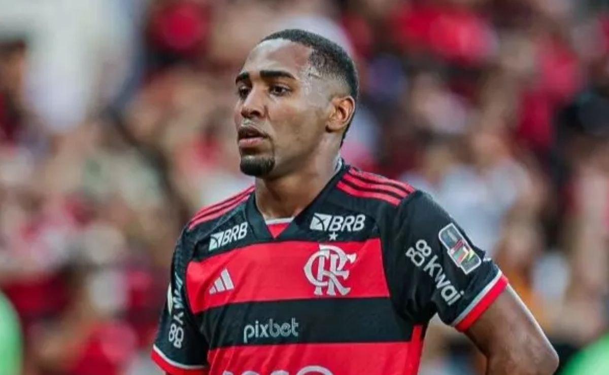 Lorran barrado do time titular do Flamengo; Tite escalará gringo.