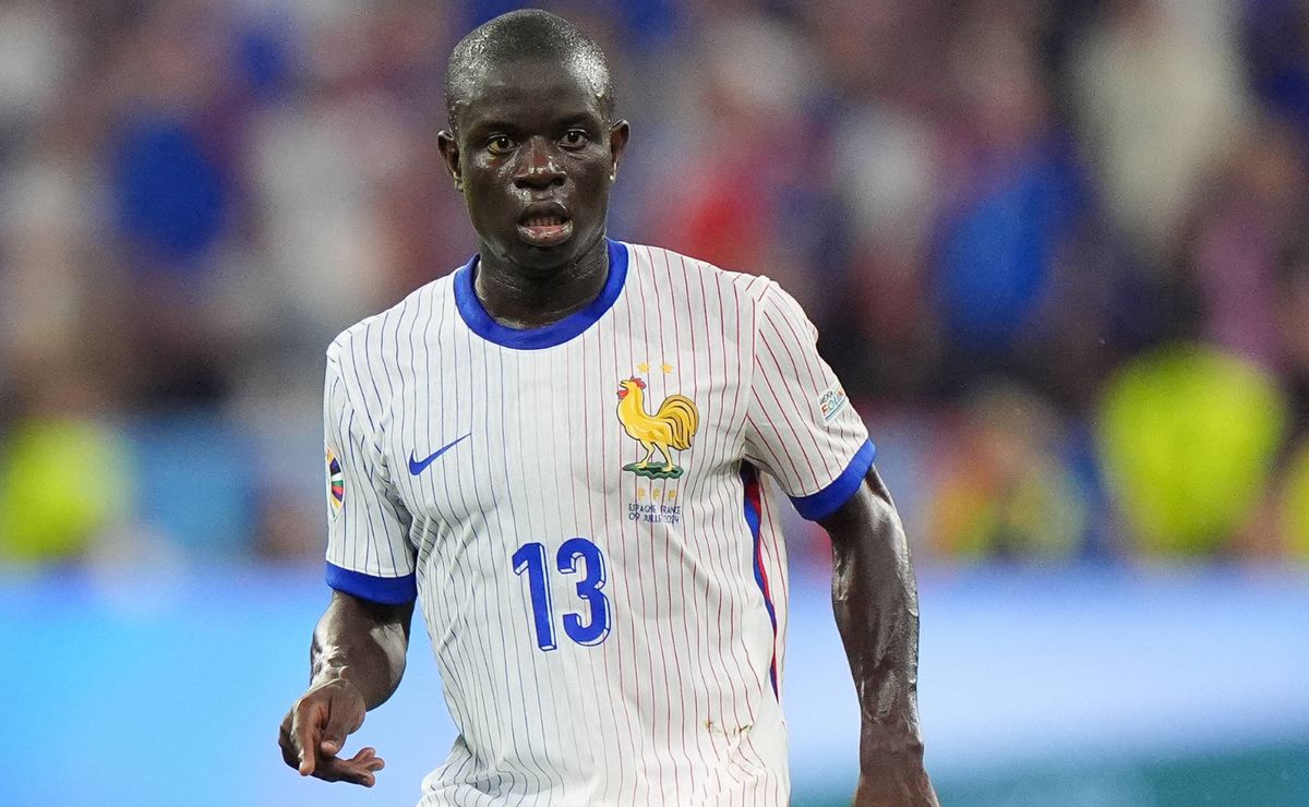 Barcelona não aprova a contratação do volante N’Golo Kanté