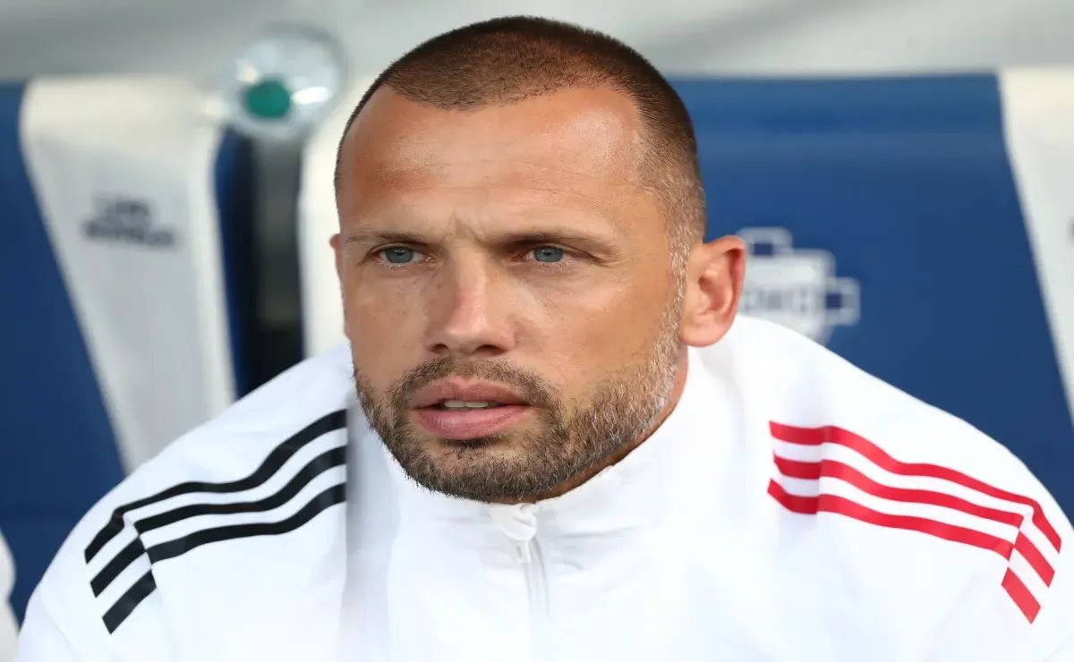 Ajax demite John Heitinga após quarta derrota na Champions League