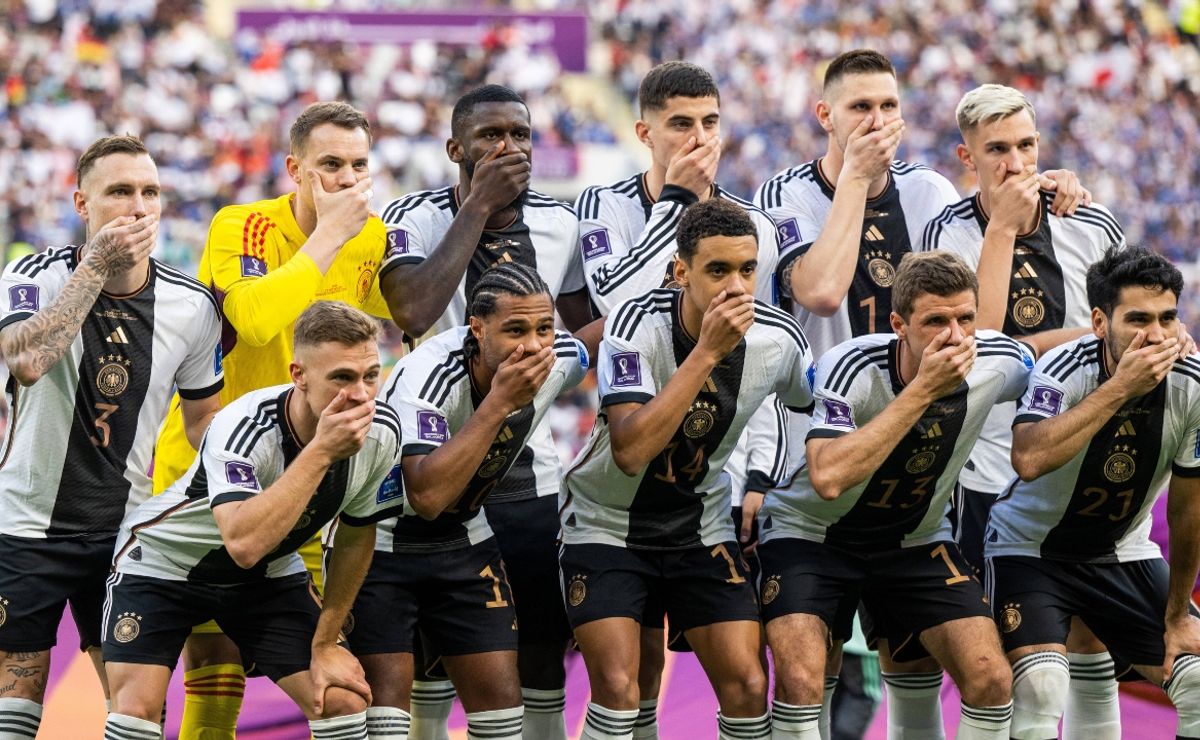 Germany players cover their mouths in FIFA World Cup protest