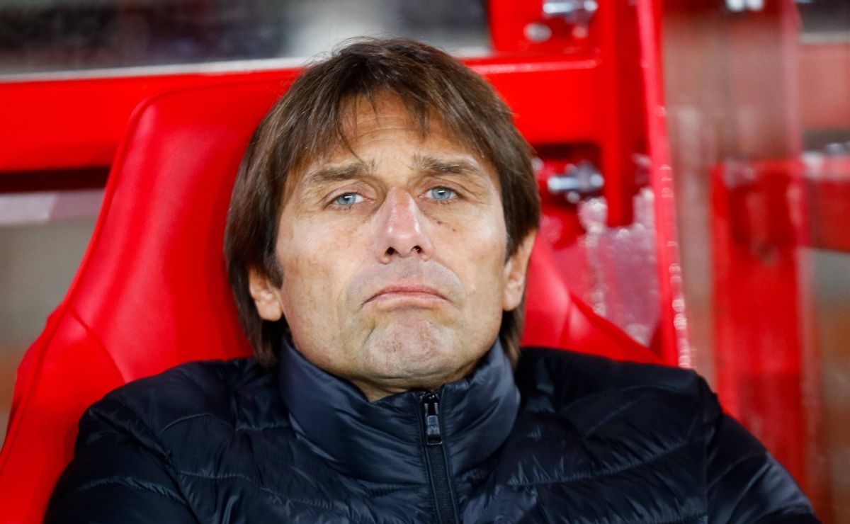 Conte continues to stall on new Spurs contract