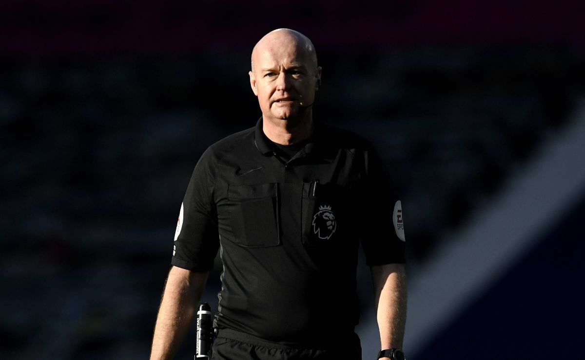 Premier League referees to meet after weekend of VAR mistakes