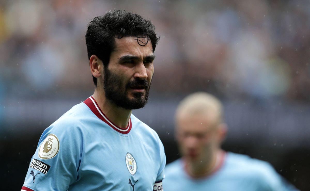 Manchester City cruise past Leeds United to go four points clear