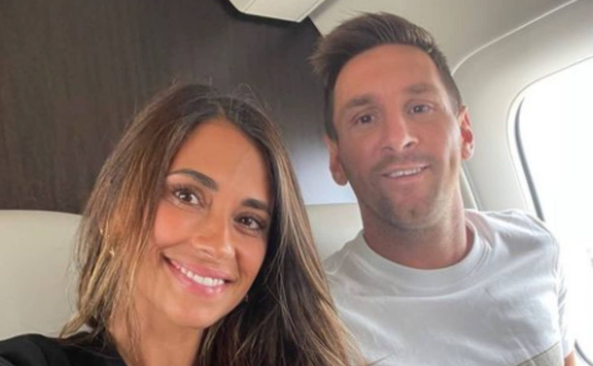 Messi narrowly misses car accident after running red light