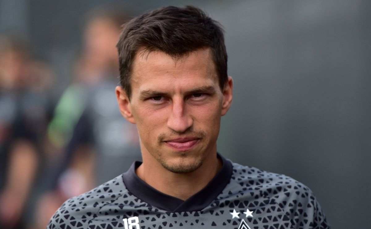 Bundesliga star defender diagnosed with cancer