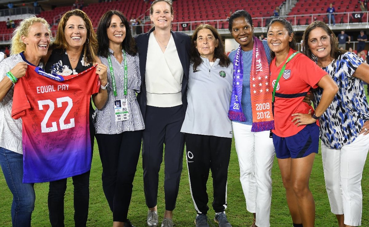 USWNT overhaul continues as GM Kate Markgraf steps down - World Soccer Talk