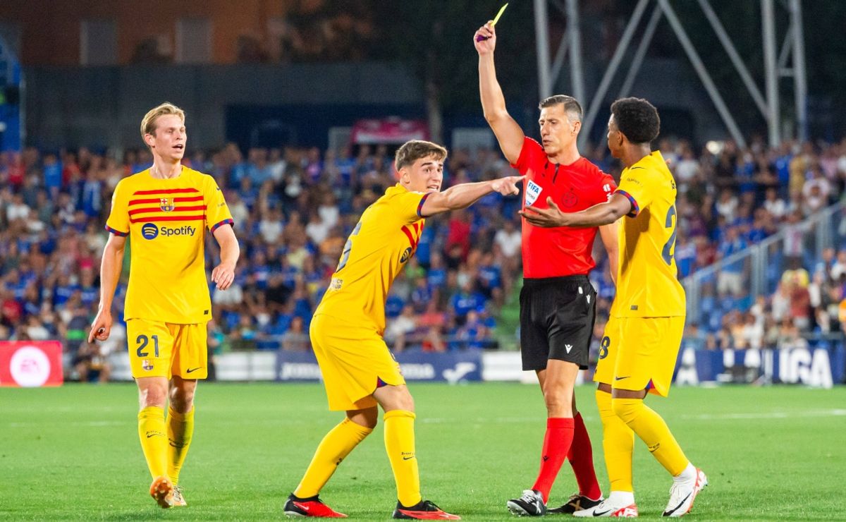 Barcelona faces new charges as police raid referee offices