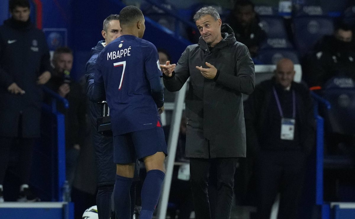 More drama? PSG boss explains decision to sub Mbappe off