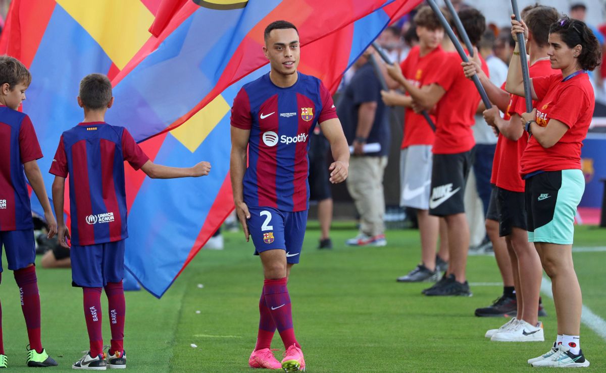 Third try? Dest's salary demands could mean Barcelona return