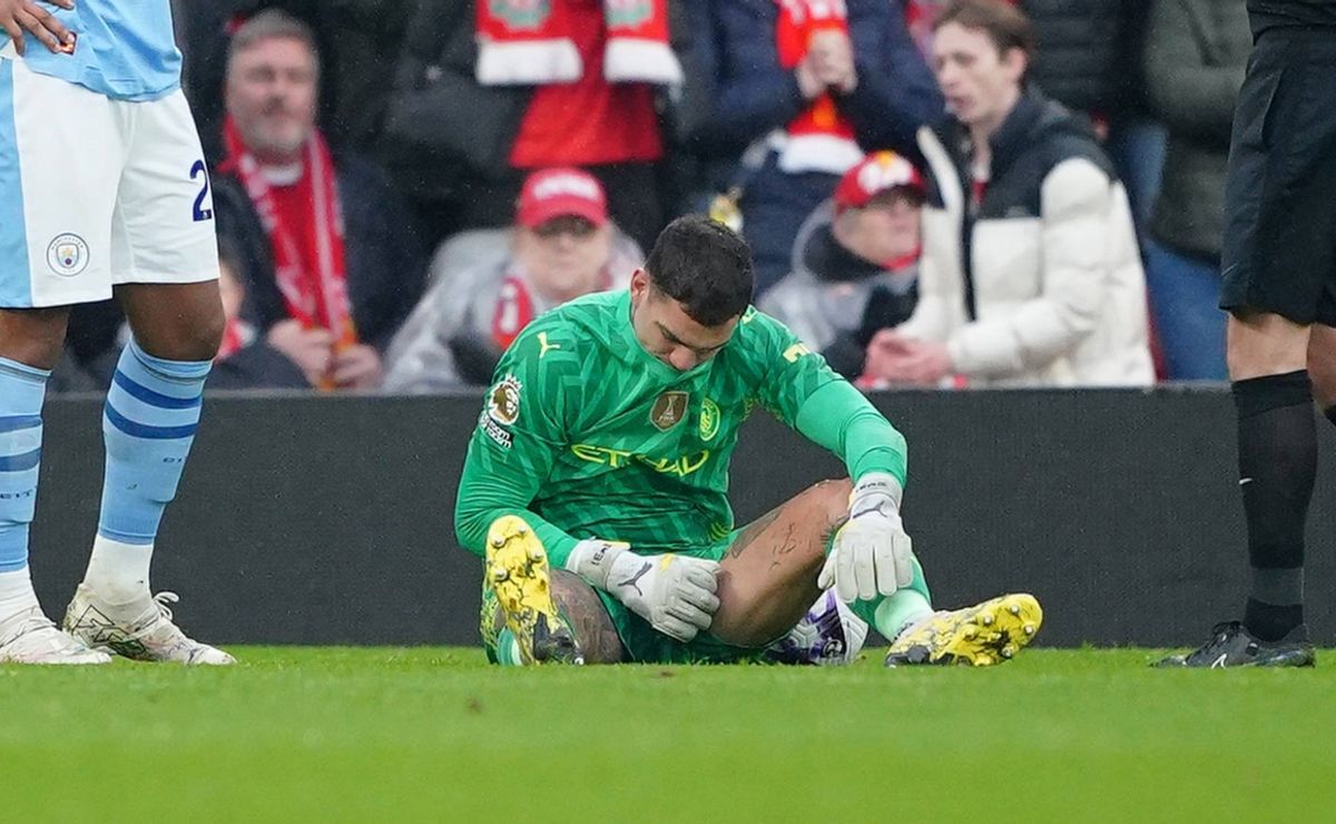 Ederson may miss games in three competitions due to thigh injury