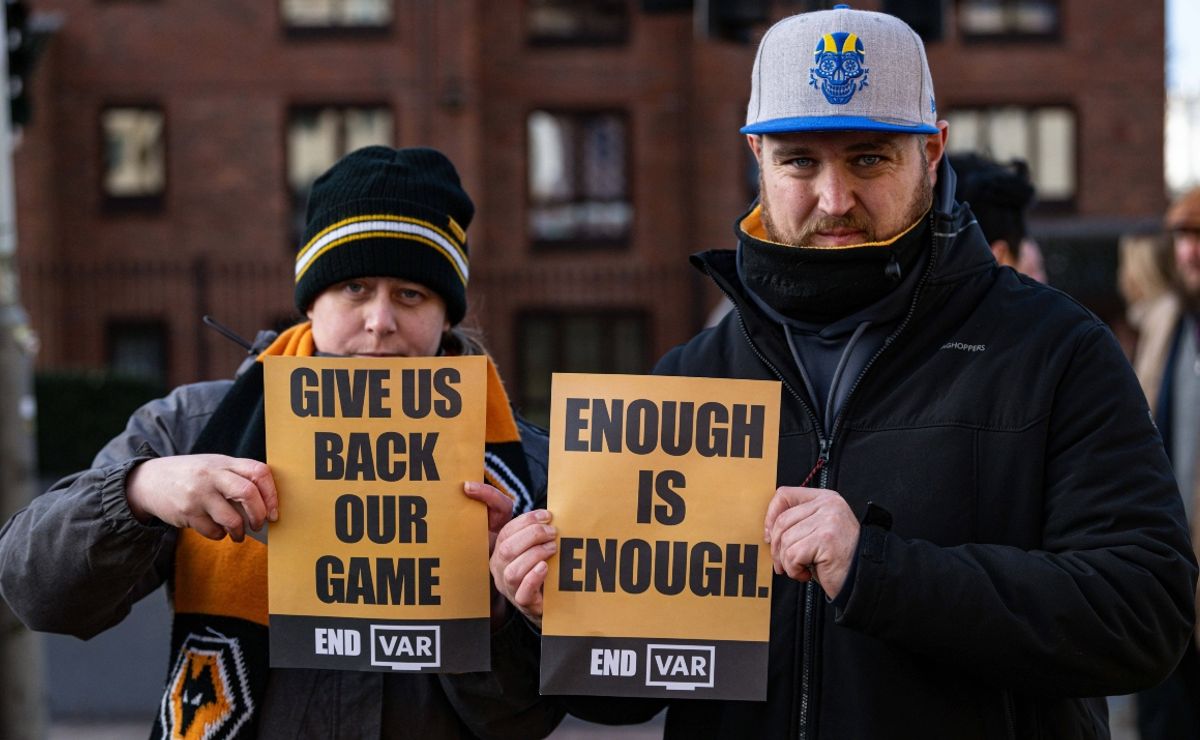 Premier League clubs to vote to ban VAR from 2024/25 season