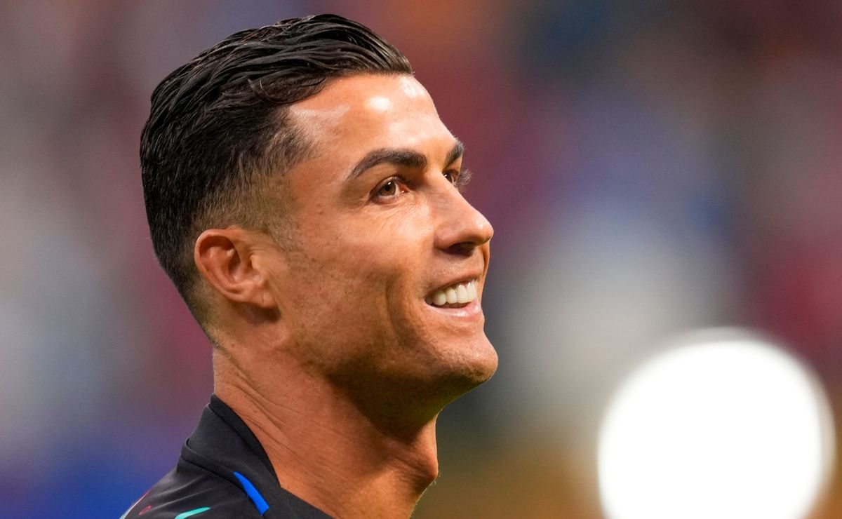 Who holds the record for the most international goals of all time?