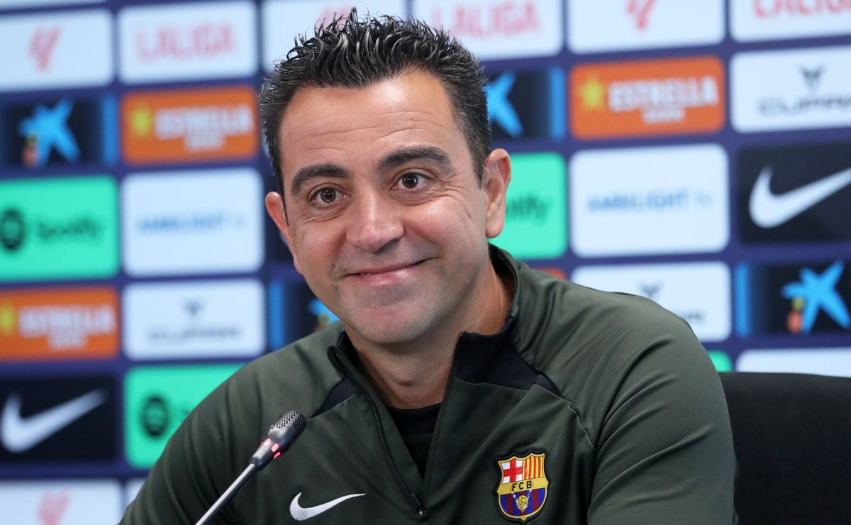 Man United execs contact Xavi as pressure builds on Ten Hag