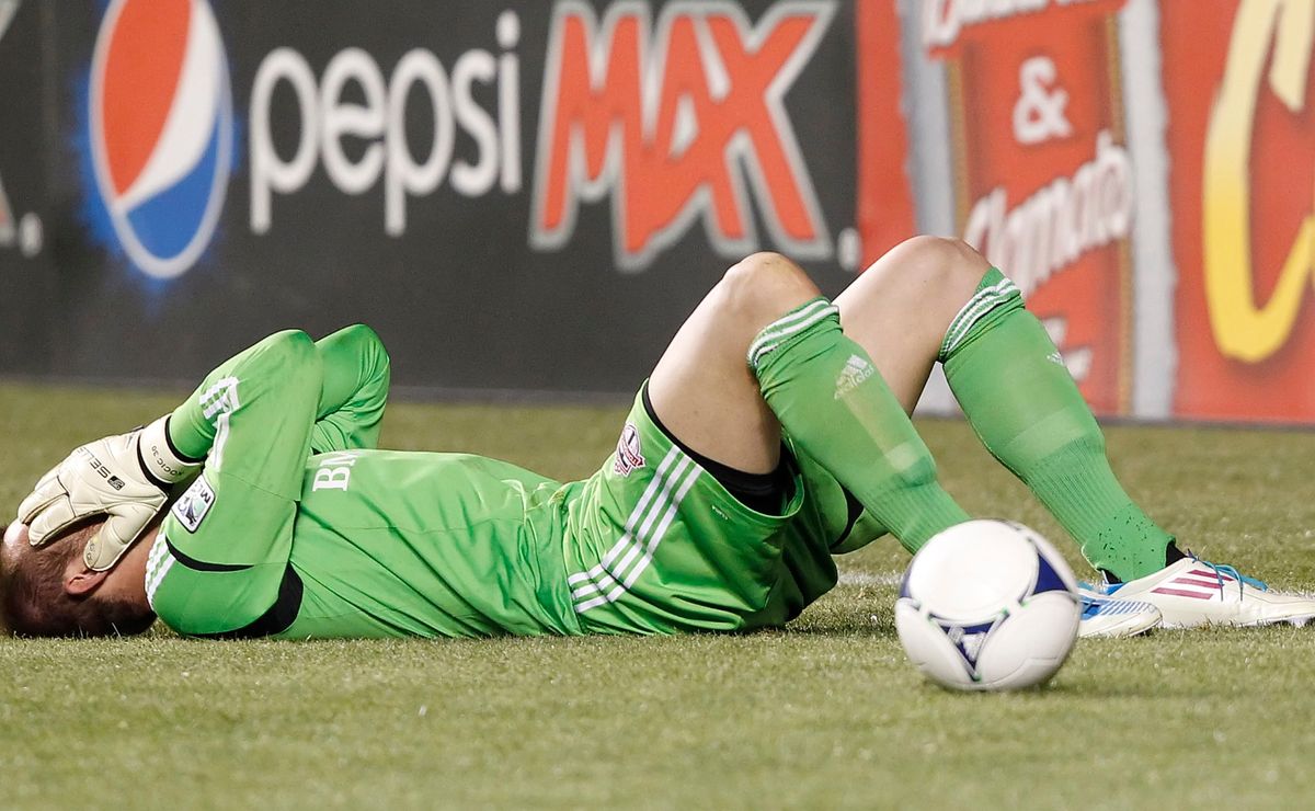 Why are there so few US goalkeepers who are good with their feet?