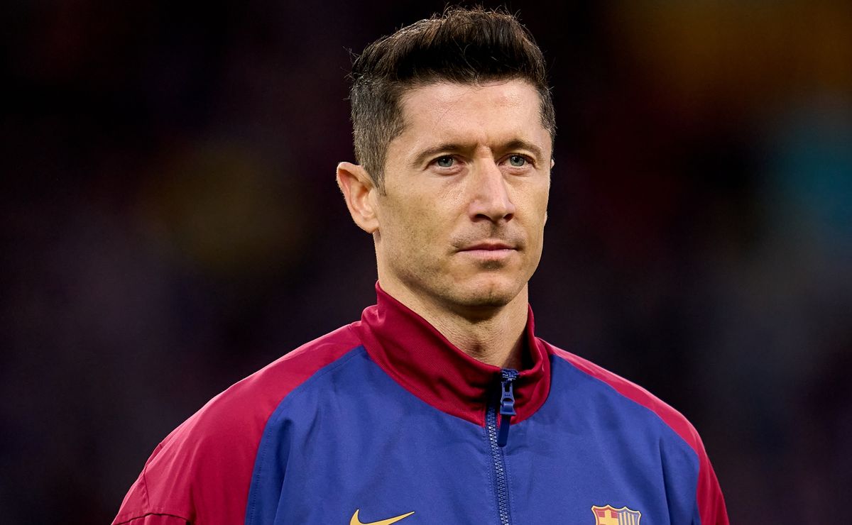 Is Lewandowski leaving Barcelona? The key clause that makes the striker ...