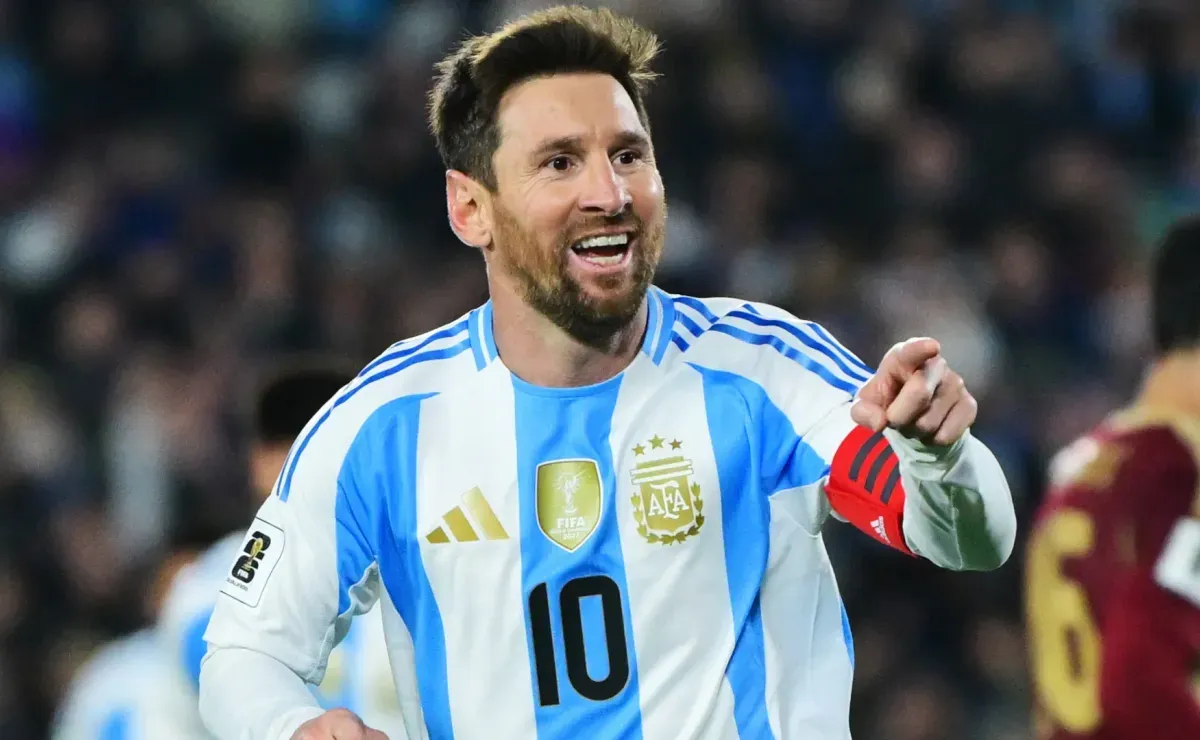 Lionel Messi bids goodbye to Argentina crowd in style: Three ...
